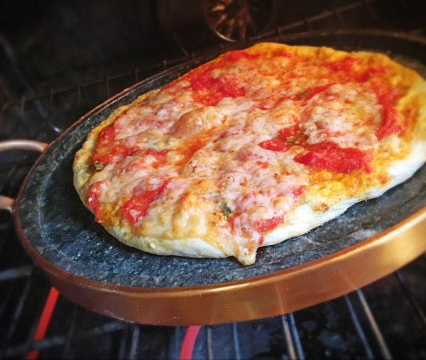 Good old fashioned cheese pizza and my new Soapstone Pizza Pan - Cheftini
